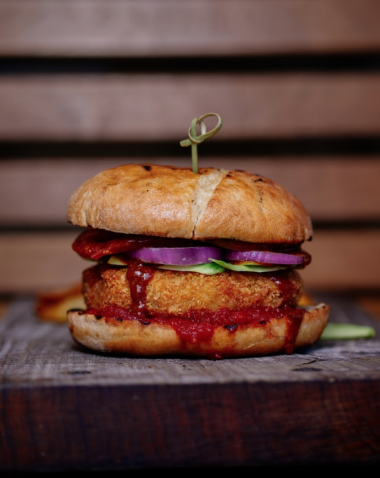 Hamburguesa con pollo crunchy. Receta apanado de pollo